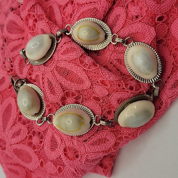 Jewelry | Vintage Beautiful Shell Bracelet | Poshmark